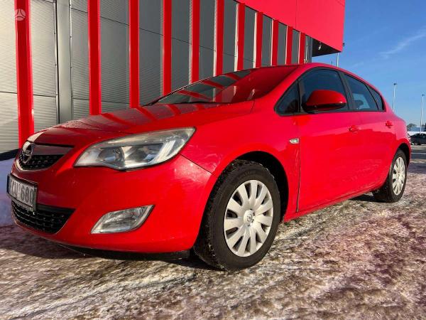 Red Opel Astra 2010 in Vilnius, with an engine capacity of 1.69 L and mileage of 377 thousand km for 1950 €, photo 5 on AUTOMOTO.COM.LV