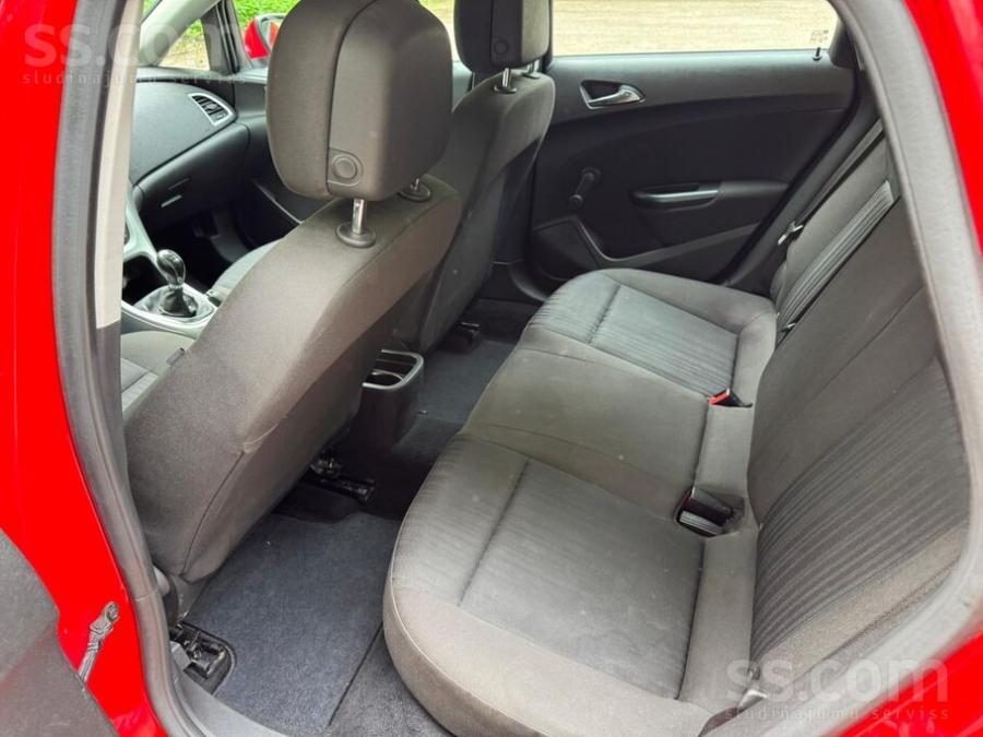 Sarkans Opel Astra 2010 Rīga, ar dzinēja tilpumu 1.40 L un nobraukumu 0 tūkst. km par 3499 €, foto 24 vietnē AUTOMOTO.COM.LV