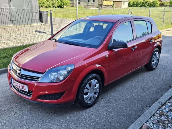 Red Opel Astra 2010 in Kluonaliai, with an engine capacity of 1.40 L and mileage of 265 thousand km for 2150 €, photo 2 on AUTOMOTO.COM.LV