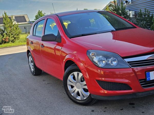 Red Opel Astra 2010 in Kluonaliai, with an engine capacity of 1.40 L and mileage of 265 thousand km for 2150 €, photo 5 on AUTOMOTO.COM.LV