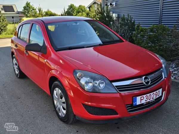 Red Opel Astra 2010 in Kluonaliai, with an engine capacity of 1.40 L and mileage of 265 thousand km for 2150 €, photo 6 on AUTOMOTO.COM.LV