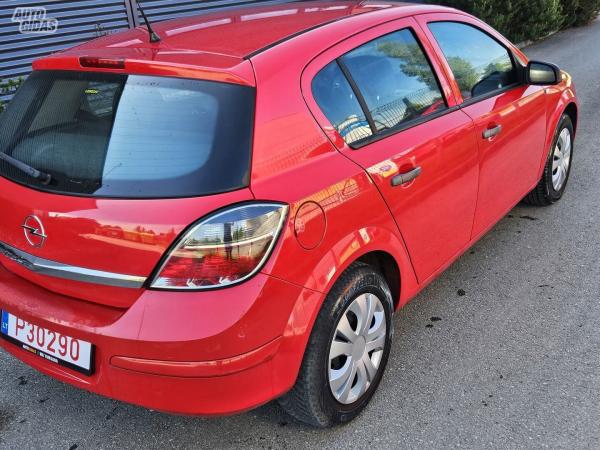 Red Opel Astra 2010 in Kluonaliai, with an engine capacity of 1.40 L and mileage of 265 thousand km for 2150 €, photo 10 on AUTOMOTO.COM.LV