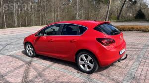 Sarkans Opel Astra 2010 Ventspils, ar dzinēja tilpumu 1.70 L un nobraukumu 231 tūkst. km par 3300 €, foto  vietnē AUTOMOTO.COM.LV