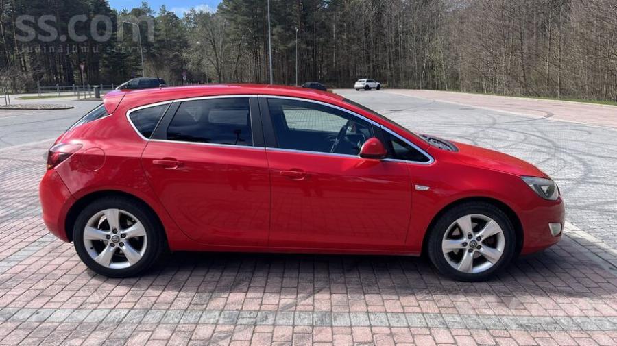 Sarkans Opel Astra 2010 Ventspils, ar dzinēja tilpumu 1.70 L un nobraukumu 231 tūkst. km par 3300 €, foto 7 vietnē AUTOMOTO.COM.LV