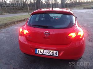 Sarkans Opel Astra 2010 Cēsis, ar dzinēja tilpumu 1.60 L un nobraukumu 202 tūkst. km par 4000 €, foto 4 vietnē AUTOMOTO.COM.LV
