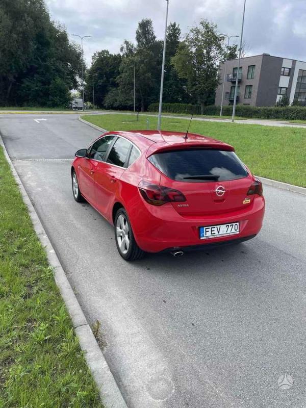 Sarkans Opel Astra 2010 Klaipėda, ar dzinēja tilpumu 1.96 L un nobraukumu 201 tūkst. km par 5000 €, foto 3 vietnē AUTOMOTO.COM.LV