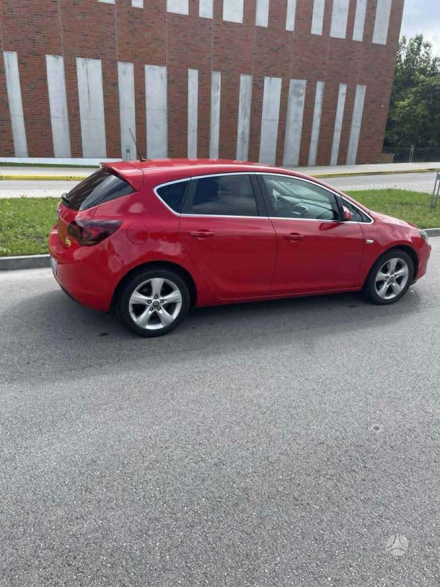 Sarkans Opel Astra 2010 Klaipėda, ar dzinēja tilpumu 1.96 L un nobraukumu 201 tūkst. km par 5000 €, foto 6 vietnē AUTOMOTO.COM.LV