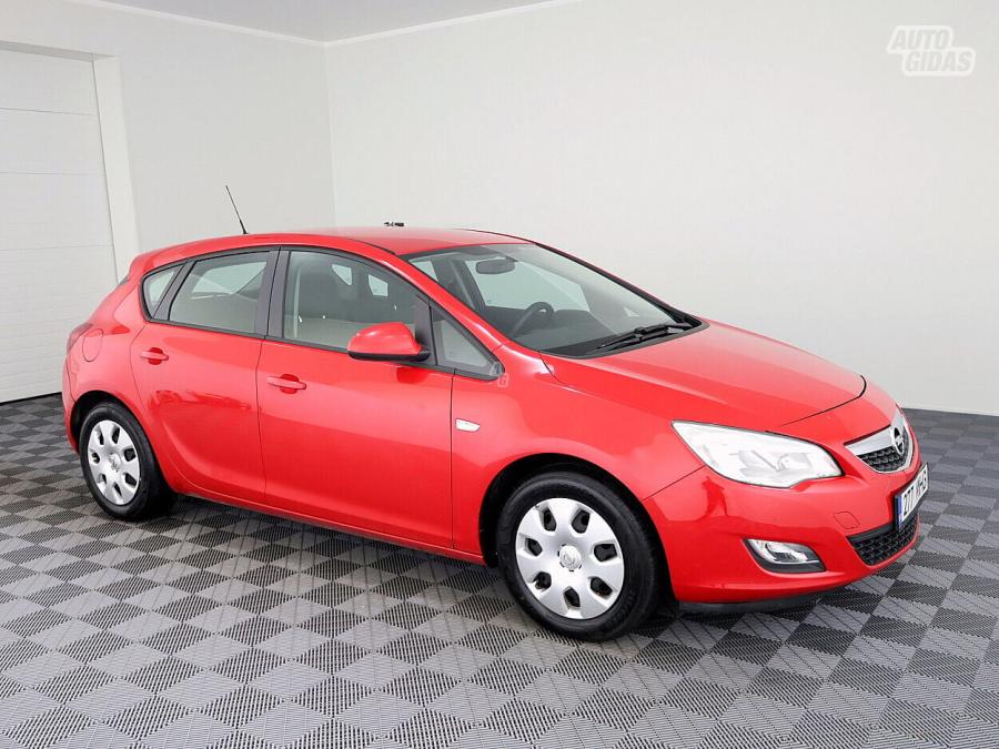 Red Opel Astra 2011 in Tallinn, with an engine capacity of 1.70 L and mileage of 418 thousand km for 1599 €, photo 1 on AUTOMOTO.COM.LV