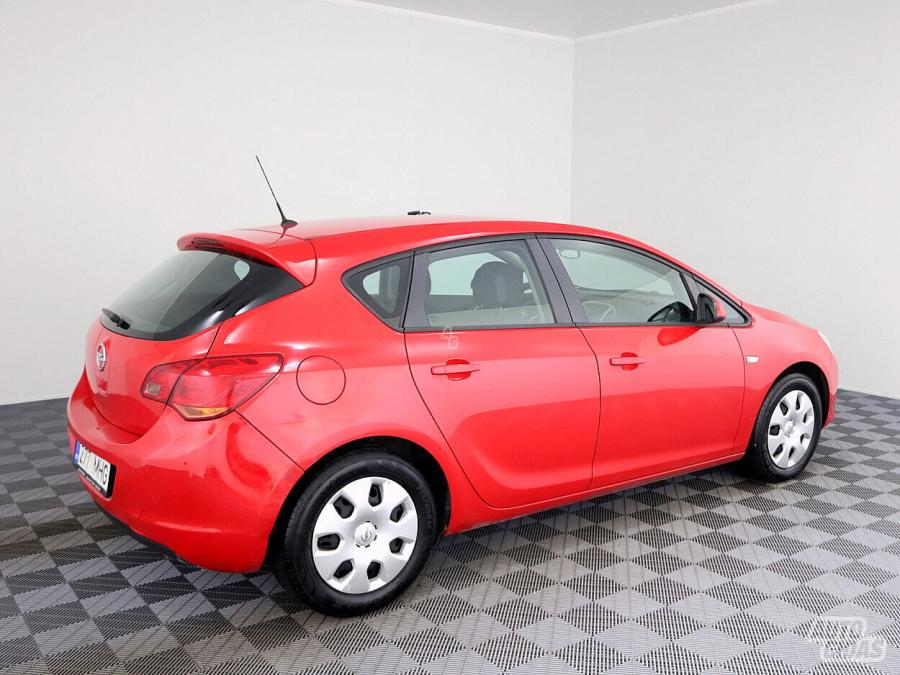 Red Opel Astra 2011 in Tallinn, with an engine capacity of 1.70 L and mileage of 418 thousand km for 1599 €, photo 3 on AUTOMOTO.COM.LV