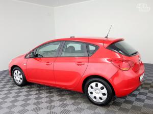 Red Opel Astra 2011 in Tallinn, with an engine capacity of 1.70 L and mileage of 418 thousand km for 1599 €, photo 4 on AUTOMOTO.COM.LV