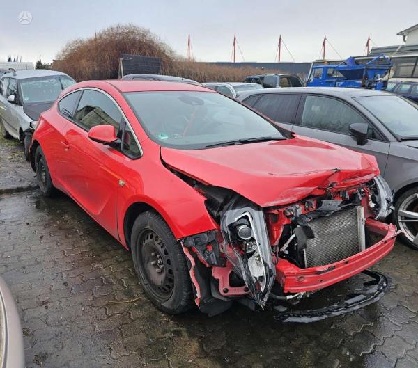 Red Opel Astra 2011 in Kelme, with an engine capacity of 1.60 L and mileage of 150 thousand km for 1600 €, photo 3 on AUTOMOTO.COM.LV