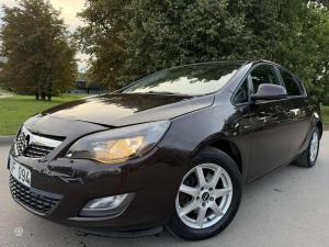Red Opel Astra 2011 in Kaunas, with an engine capacity of 1.69 L and mileage of 303 thousand km for 1950 €, photo  on AUTOMOTO.COM.LV