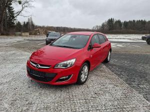 Red Opel Astra 2013 in Kaunas, with an engine capacity of 1.69 L and mileage of 249 thousand km for 4200 €, photo 3 on AUTOMOTO.COM.LV