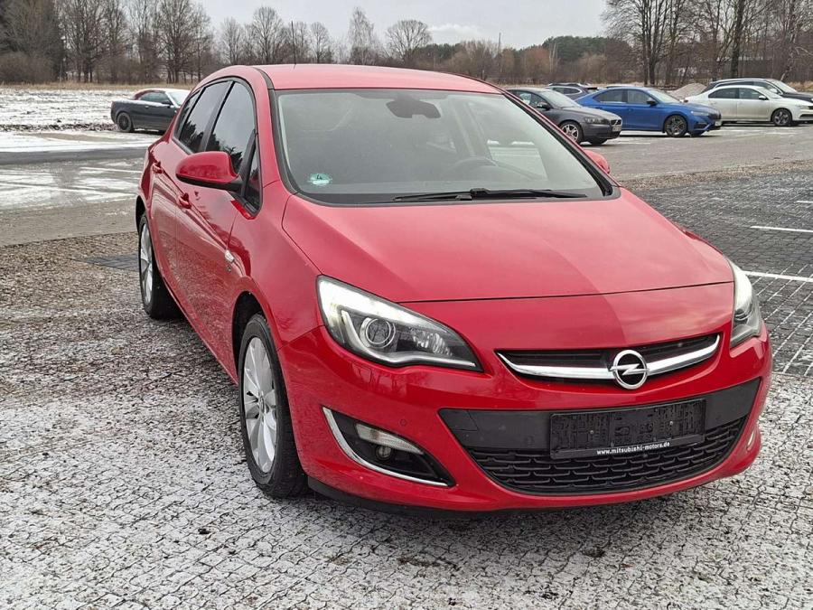 Red Opel Astra 2013 in Kaunas, with an engine capacity of 1.69 L and mileage of 249 thousand km for 4200 €, photo 5 on AUTOMOTO.COM.LV