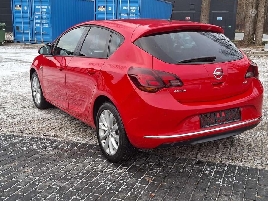 Red Opel Astra 2013 in Kaunas, with an engine capacity of 1.69 L and mileage of 249 thousand km for 4200 €, photo 12 on AUTOMOTO.COM.LV
