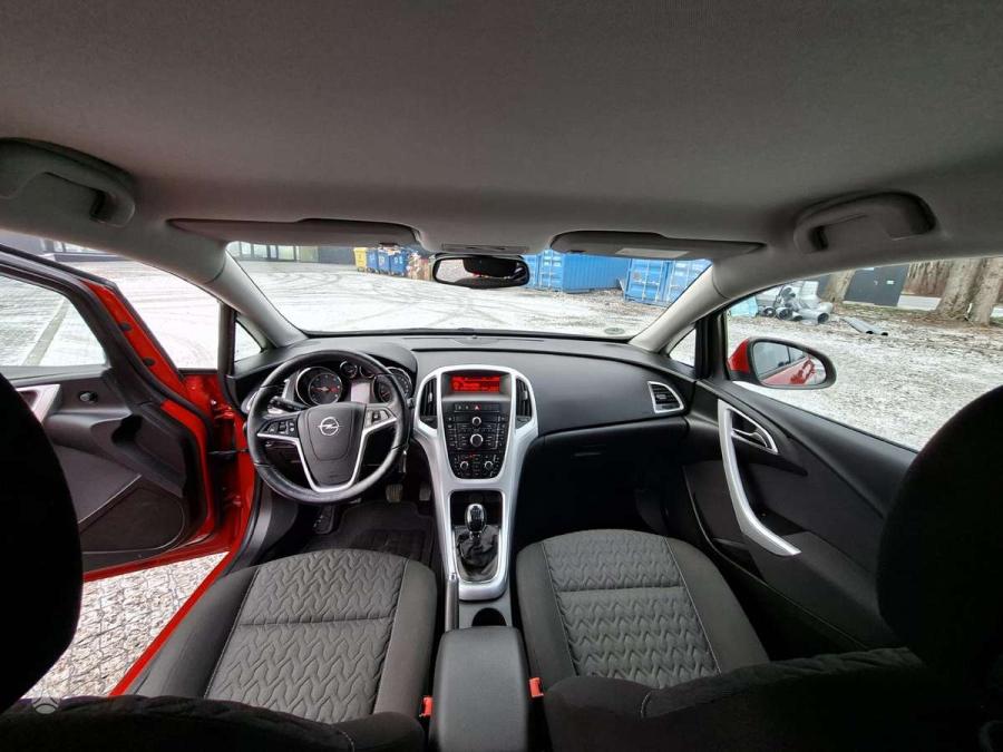 Red Opel Astra 2013 in Kaunas, with an engine capacity of 1.69 L and mileage of 249 thousand km for 4200 €, photo 17 on AUTOMOTO.COM.LV