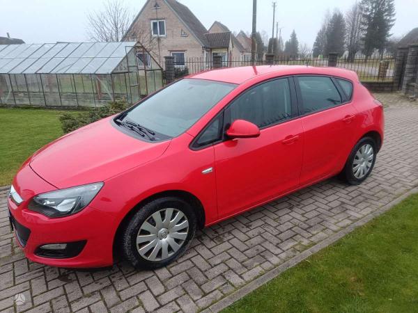 Red Opel Astra 2014 in Rokiskis, with an engine capacity of 1.69 L and mileage of 303 thousand km for 2900 €, photo 2 on AUTOMOTO.COM.LV