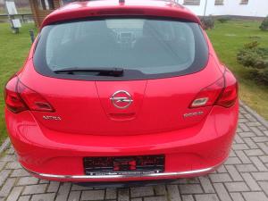 Red Opel Astra 2014 in Rokiskis, with an engine capacity of 1.69 L and mileage of 303 thousand km for 2900 €, photo 4 on AUTOMOTO.COM.LV