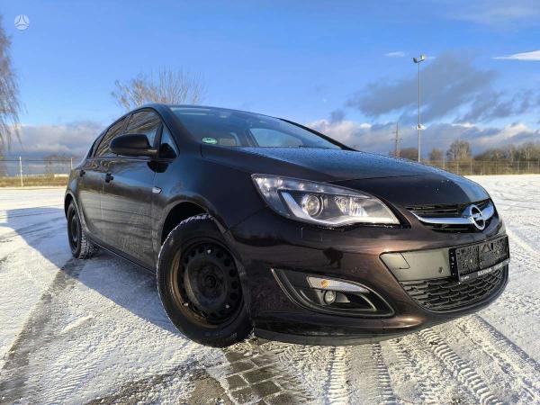 Red Opel Astra 2015 in Marijampole, with an engine capacity of 1.60 L and mileage of 216 thousand km for 4650 €, photo 1 on AUTOMOTO.COM.LV