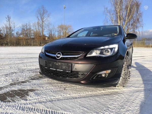 Red Opel Astra 2015 in Marijampole, with an engine capacity of 1.60 L and mileage of 216 thousand km for 4650 €, photo 2 on AUTOMOTO.COM.LV