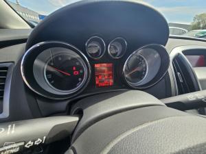 Red Opel Astra 2015 in Kaunas, with an engine capacity of 1.60 L and mileage of 273 thousand km for 3155 €, photo 4 on AUTOMOTO.COM.LV