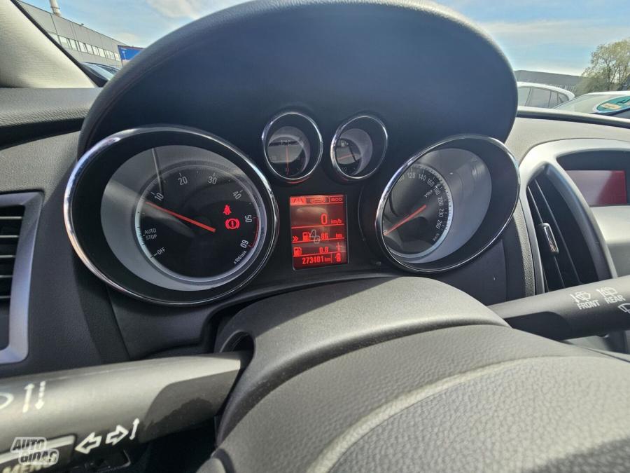 Red Opel Astra 2015 in Kaunas, with an engine capacity of 1.60 L and mileage of 273 thousand km for 3155 €, photo 4 on AUTOMOTO.COM.LV