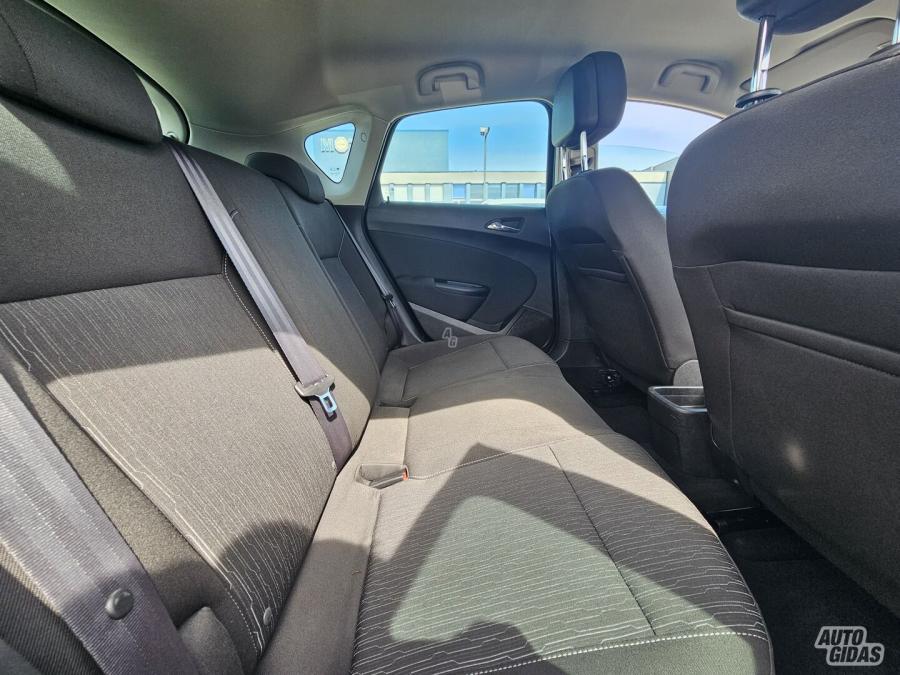 Red Opel Astra 2015 in Kaunas, with an engine capacity of 1.60 L and mileage of 273 thousand km for 3155 €, photo 9 on AUTOMOTO.COM.LV
