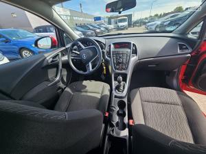 Red Opel Astra 2015 in Kaunas, with an engine capacity of 1.60 L and mileage of 273 thousand km for 3155 €, photo 11 on AUTOMOTO.COM.LV