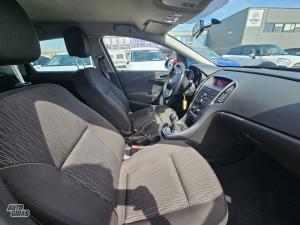 Red Opel Astra 2015 in Kaunas, with an engine capacity of 1.60 L and mileage of 273 thousand km for 3155 €, photo 14 on AUTOMOTO.COM.LV
