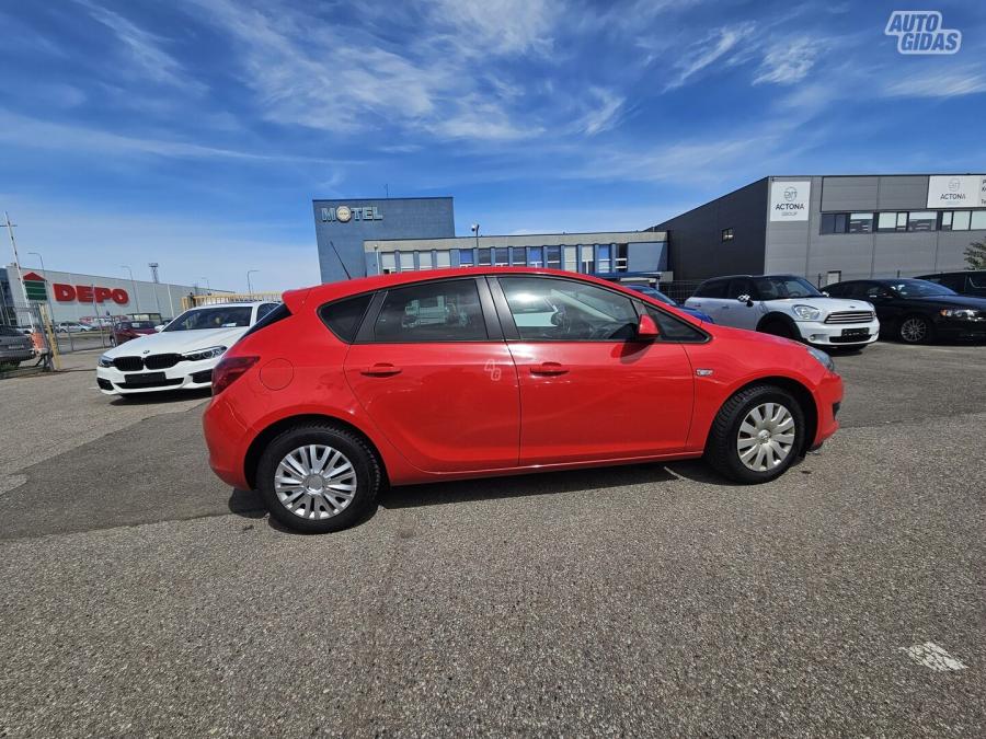 Red Opel Astra 2015 in Kaunas, with an engine capacity of 1.60 L and mileage of 273 thousand km for 3155 €, photo 15 on AUTOMOTO.COM.LV