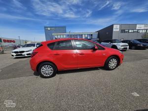 Red Opel Astra 2015 in Kaunas, with an engine capacity of 1.60 L and mileage of 273 thousand km for 3155 €, photo 16 on AUTOMOTO.COM.LV