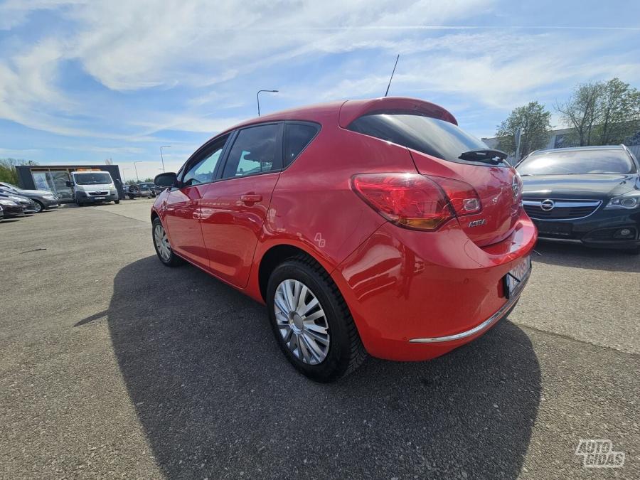 Red Opel Astra 2015 in Kaunas, with an engine capacity of 1.60 L and mileage of 273 thousand km for 3155 €, photo 23 on AUTOMOTO.COM.LV