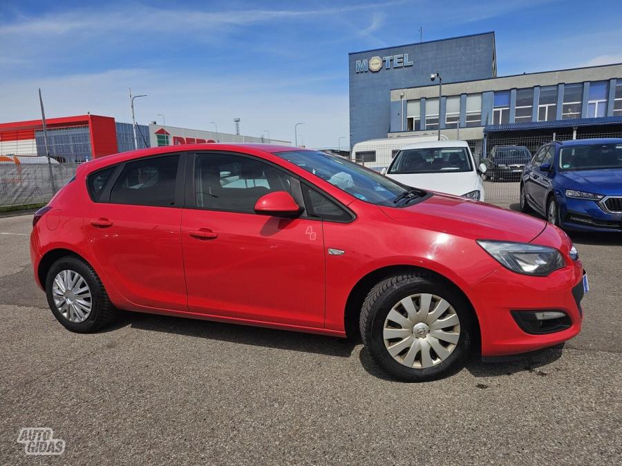 Red Opel Astra 2015 in Kaunas, with an engine capacity of 1.60 L and mileage of 273 thousand km for 3555 €, photo 1 on AUTOMOTO.COM.LV