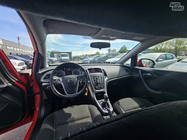 Red Opel Astra 2015 in Kaunas, with an engine capacity of 1.60 L and mileage of 273 thousand km for 3555 €, photo 6 on AUTOMOTO.COM.LV