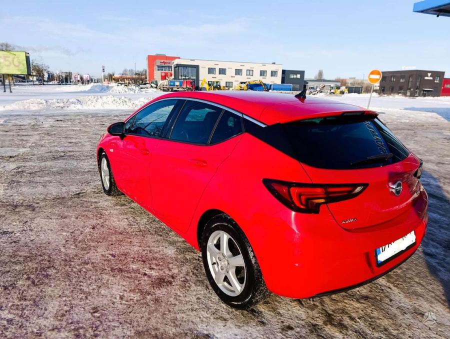 Red Opel Astra 2016 in Siauliai, with an engine capacity of 1.60 L and mileage of 173 thousand km for 6950 €, photo 4 on AUTOMOTO.COM.LV