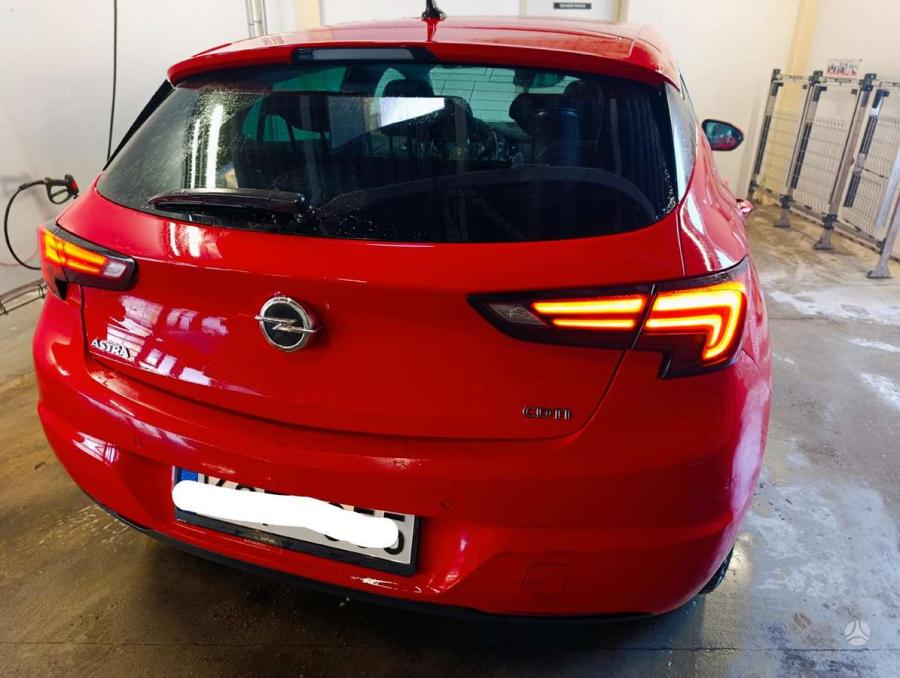 Red Opel Astra 2016 in Siauliai, with an engine capacity of 1.60 L and mileage of 173 thousand km for 6950 €, photo 8 on AUTOMOTO.COM.LV