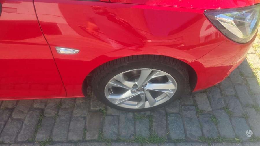 Red Opel Astra 2016 in Siauliai, with an engine capacity of 1.60 L and mileage of 191 thousand km for 4999 €, photo 7 on AUTOMOTO.COM.LV