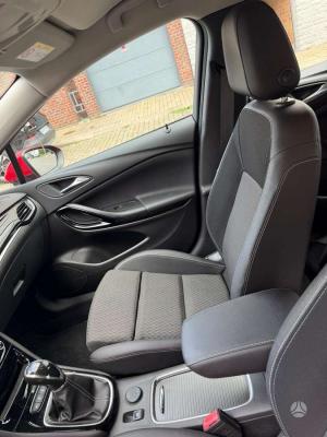 Red Opel Astra 2016 in Siauliai, with an engine capacity of 1.60 L and mileage of 191 thousand km for 4999 €, photo 11 on AUTOMOTO.COM.LV