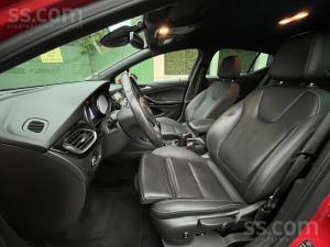 Red Opel Astra 2017 in Riga, with an engine capacity of 1.60 L and mileage of 195 thousand km for 7950 €, photo 6 on AUTOMOTO.COM.LV