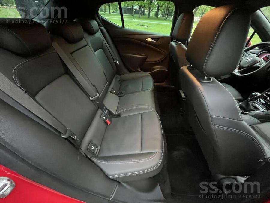 Red Opel Astra 2017 in Riga, with an engine capacity of 1.60 L and mileage of 195 thousand km for 7950 €, photo 11 on AUTOMOTO.COM.LV