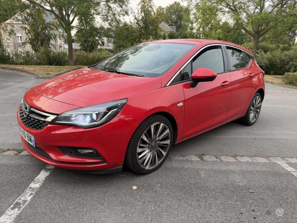 Red Opel Astra 2017 in Taurage, with an engine capacity of 1.60 L and mileage of 221 thousand km for 6300 €, photo 1 on AUTOMOTO.COM.LV