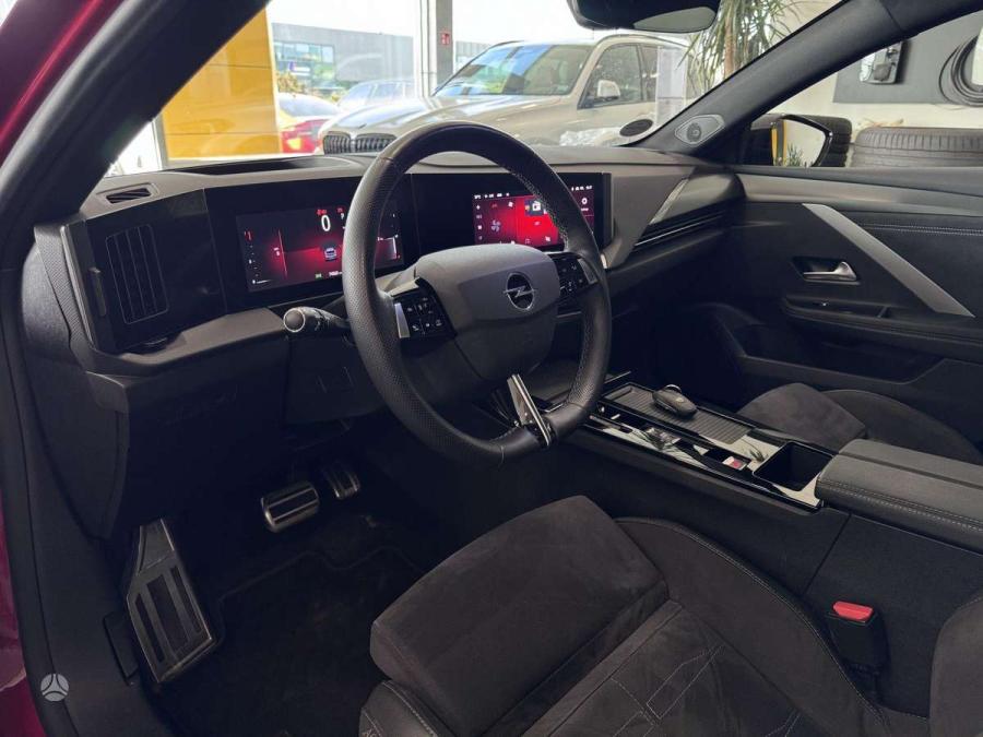 Red Opel Astra 2023 in Vilnius, with an engine capacity of 1.20 L and mileage of 74 thousand km for 17444 €, photo 10 on AUTOMOTO.COM.LV