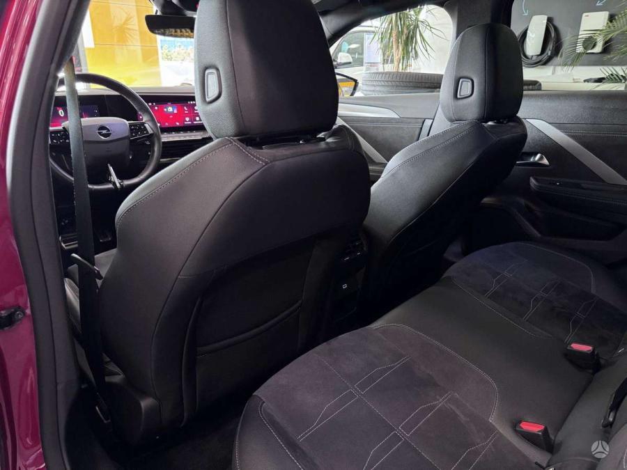 Red Opel Astra 2023 in Vilnius, with an engine capacity of 1.20 L and mileage of 74 thousand km for 16989 €, photo 12 on AUTOMOTO.COM.LV