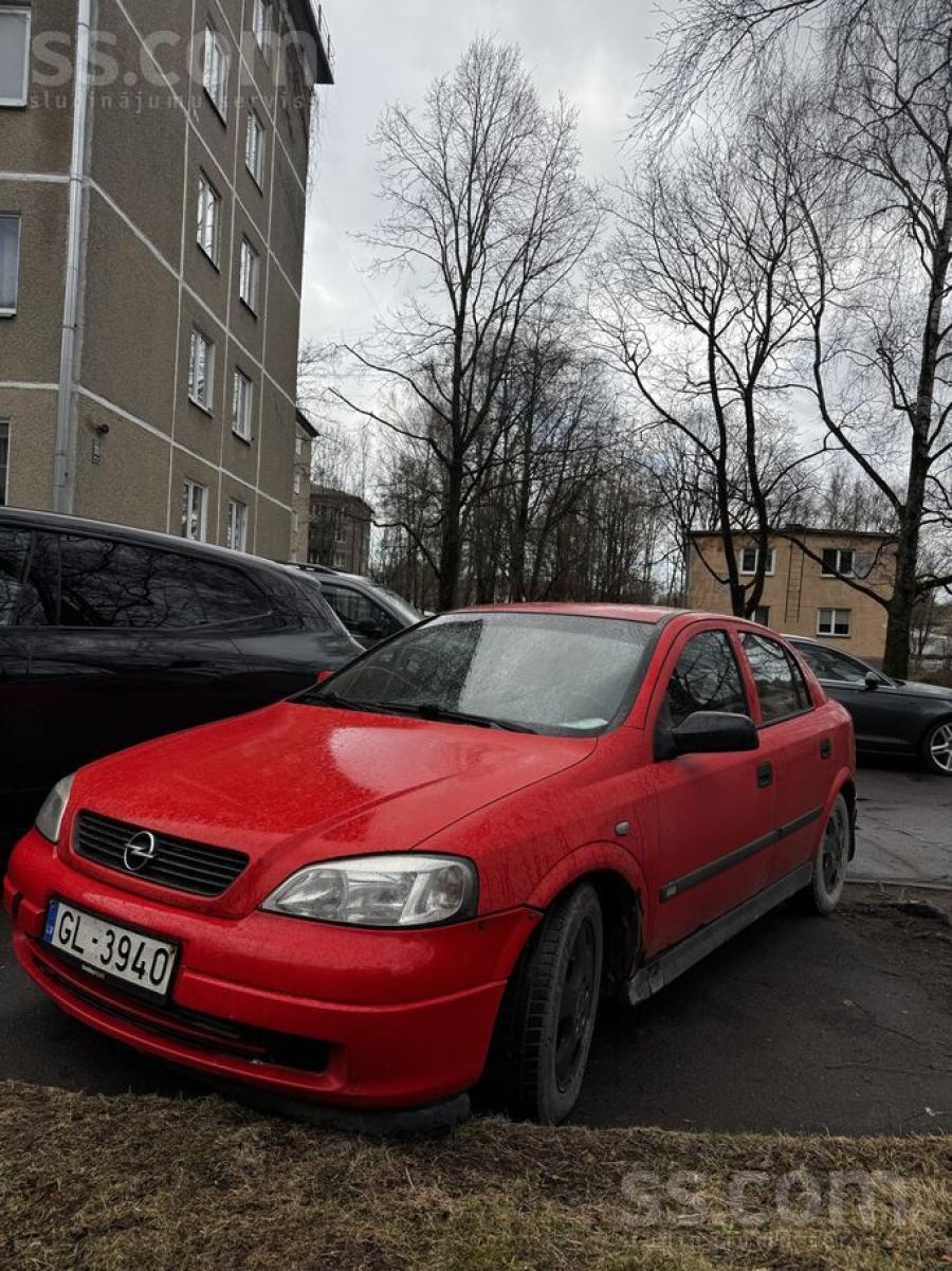 Red Opel Astra 2003 in Riga, with an engine capacity of 2.00 L and mileage of 300 thousand km for 300 €, photo 1 on AUTOMOTO.COM.LV