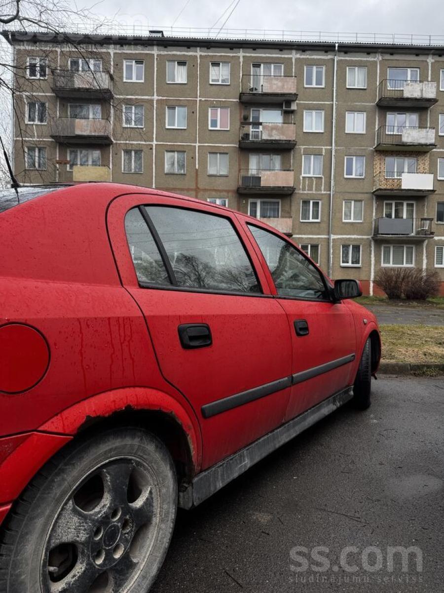 Red Opel Astra 2003 in Riga, with an engine capacity of 2.00 L and mileage of 300 thousand km for 300 €, photo 4 on AUTOMOTO.COM.LV