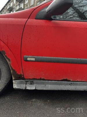Red Opel Astra 2003 in Riga, with an engine capacity of 2.00 L and mileage of 300 thousand km for 300 €, photo 5 on AUTOMOTO.COM.LV