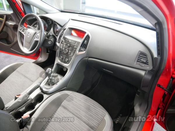 Red Opel Astra 2017 in Tallinn, with an engine capacity of 1.60 L and mileage of 161 thousand km for 6490 €, photo 11 on AUTOMOTO.COM.LV