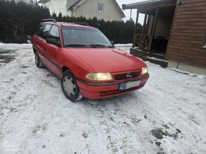 Red Opel Astra 1997 in Vilkaviskis, with an engine capacity of 1.60 L and mileage of 200 thousand km for 950 €, photo  on AUTOMOTO.COM.LV