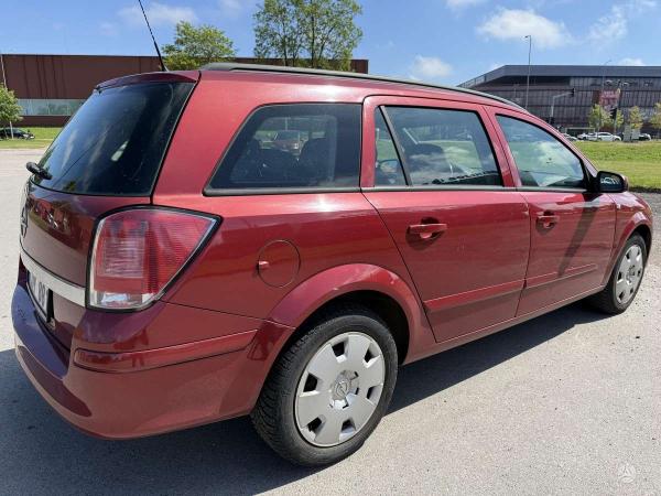 Red Opel Astra 2005 in Vilnius, with an engine capacity of 1.36 L and mileage of 130 thousand km for 550 €, photo 6 on AUTOMOTO.COM.LV