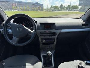 Red Opel Astra 2005 in Vilnius, with an engine capacity of 1.36 L and mileage of 130 thousand km for 550 €, photo 9 on AUTOMOTO.COM.LV